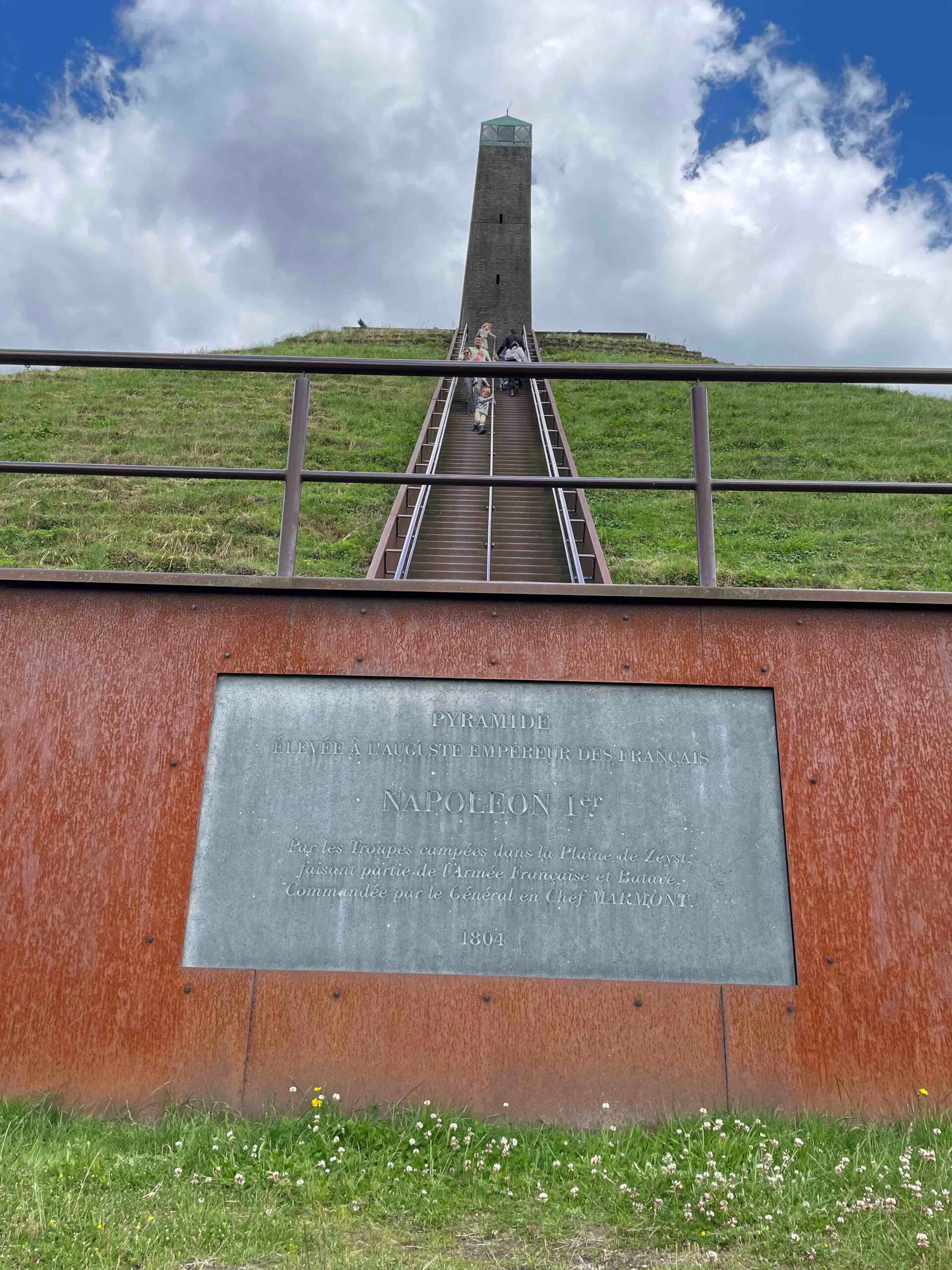 Wandelen bij de Pyramide van Austerlitz: alle wandelroutes en tips op ...